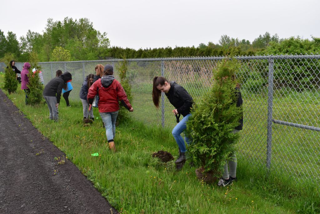 SNC delivers hands-on tree-planting experiences to watershed students ...