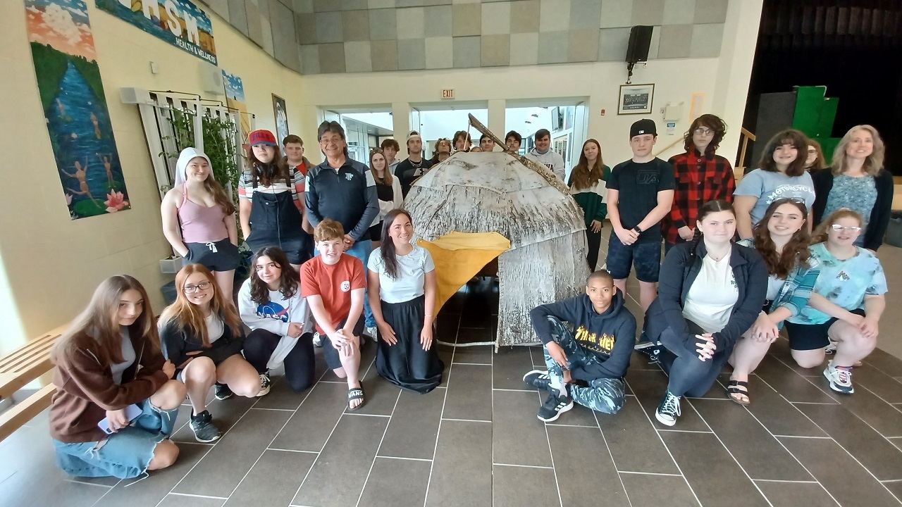 VCI students build pikogan and learn Indigenous culture from expert ...
