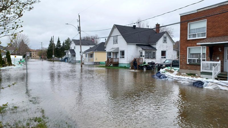 Rivière du Nord floods Lachute and St-André-d'Argenteuil