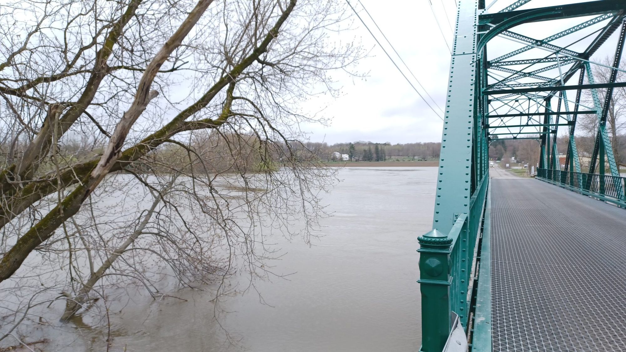 Rivière du Nord floods Lachute and St-André-d'Argenteuil