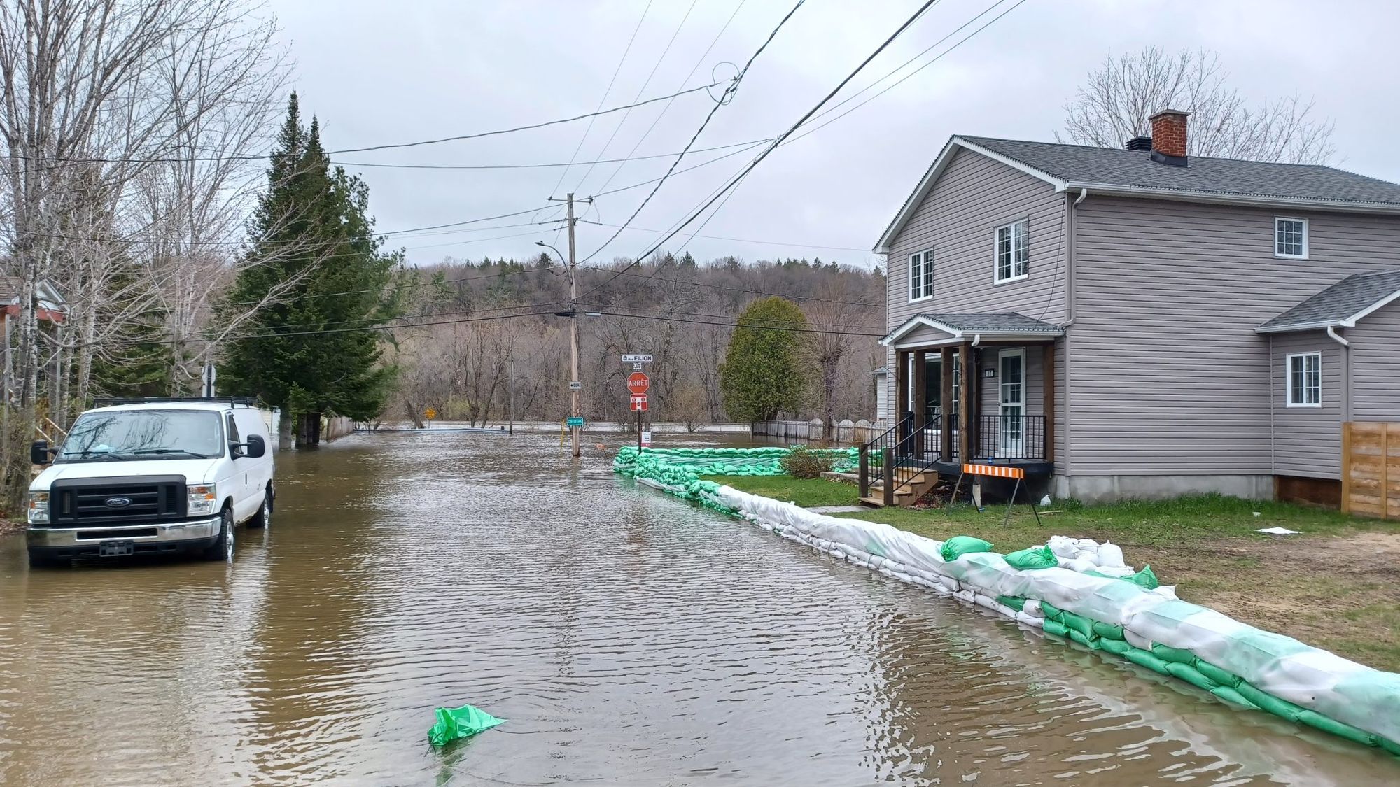 Rivière du Nord floods Lachute and St-André-d'Argenteuil